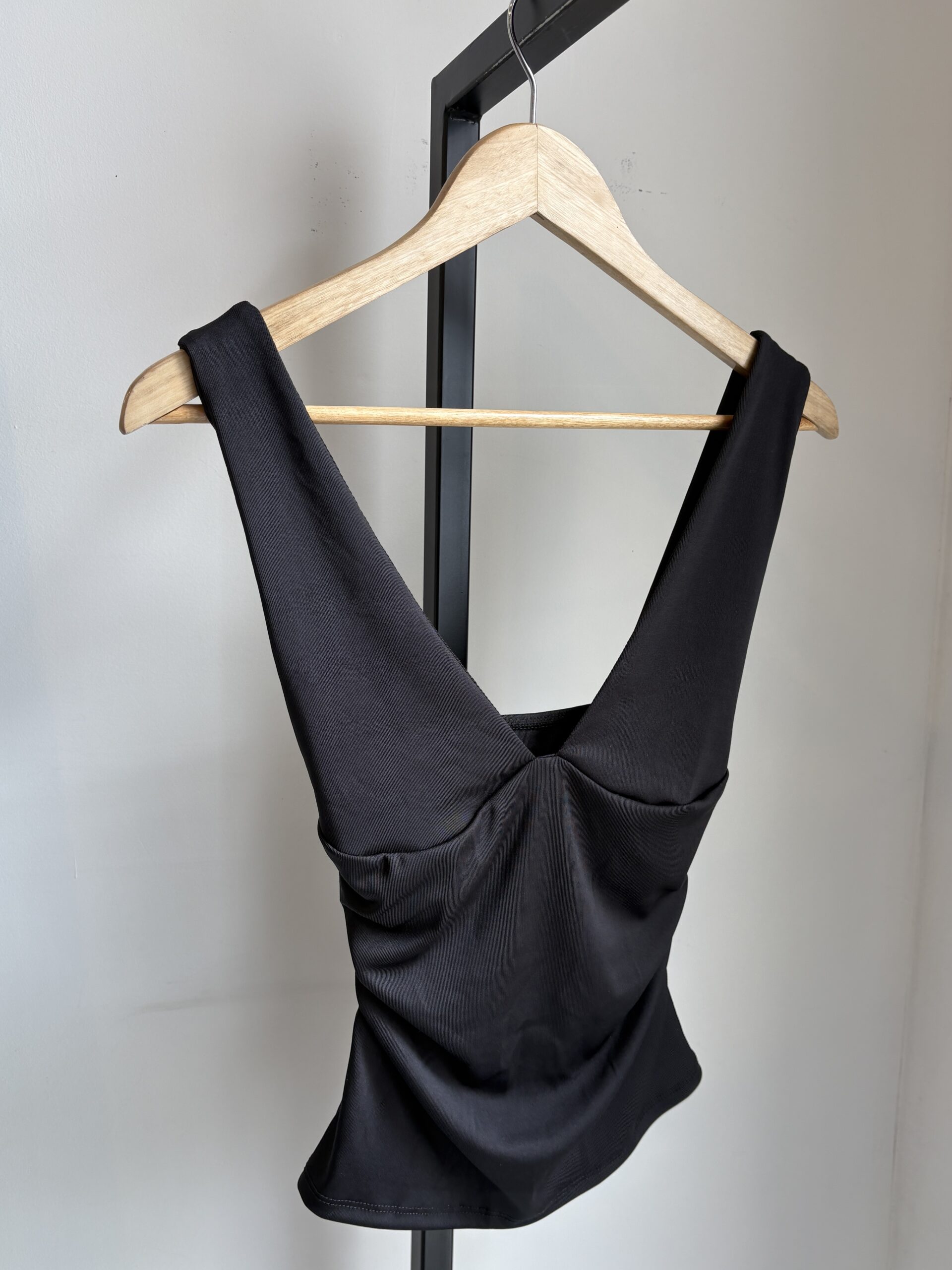 Top lipa black